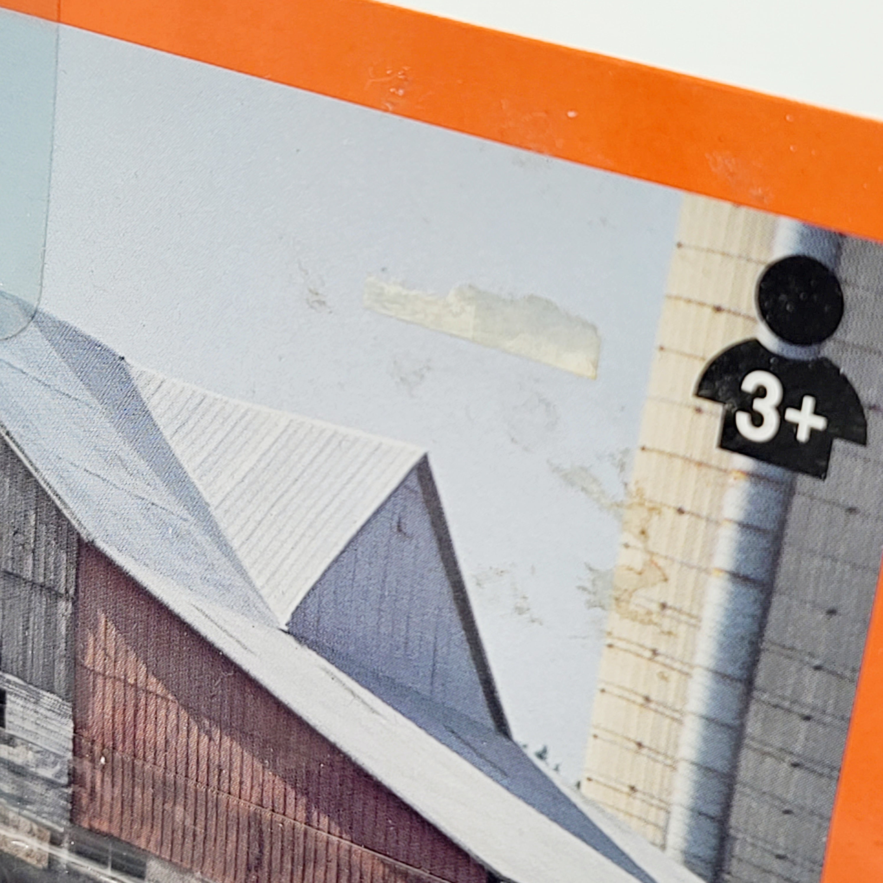 Matchbox Farming Set - Volvo Container Truck / Tractor (1998 Adventure