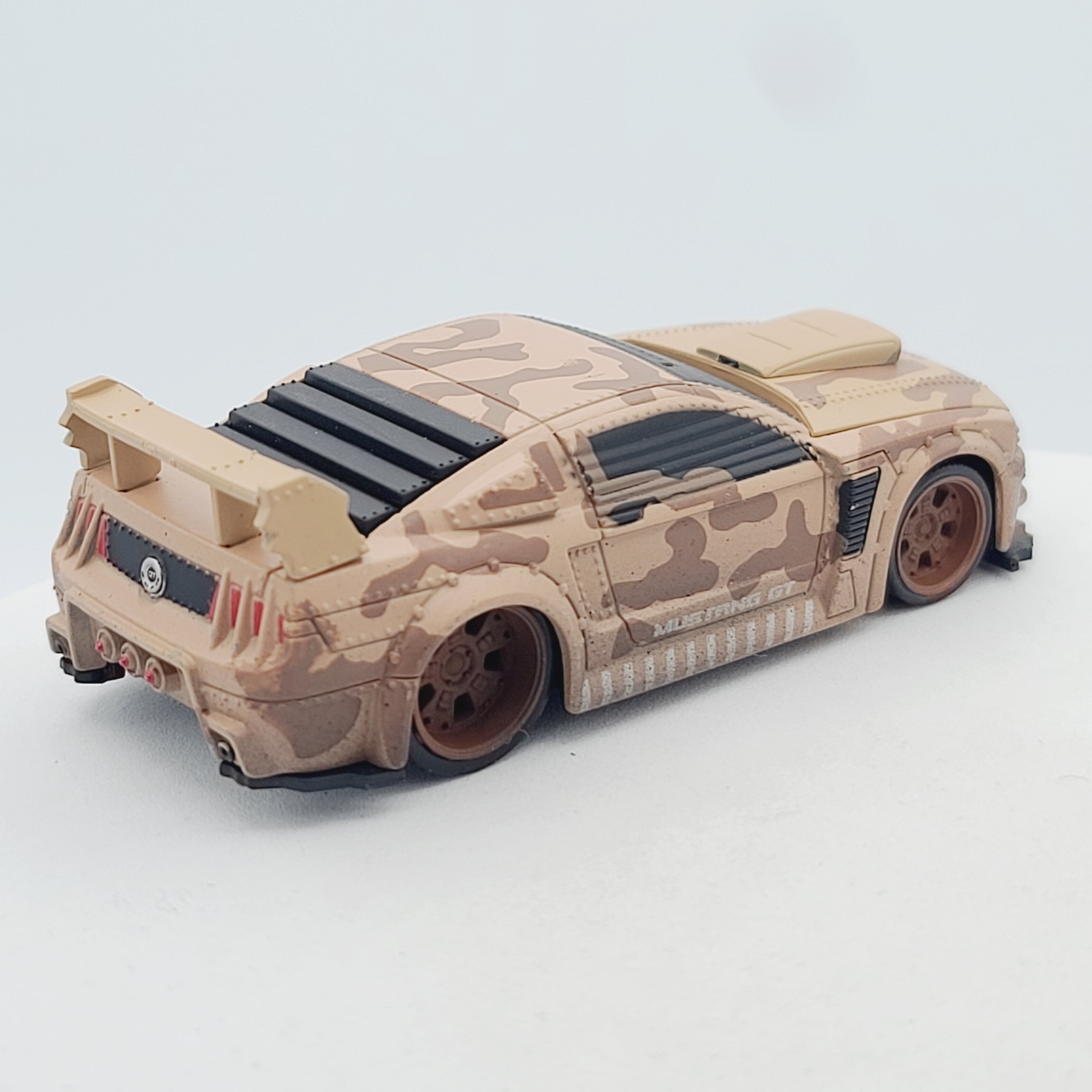 Jada Toys '06 Ford Mustang GT - 1:64, Brown Camouflage (2009 Battle Ma