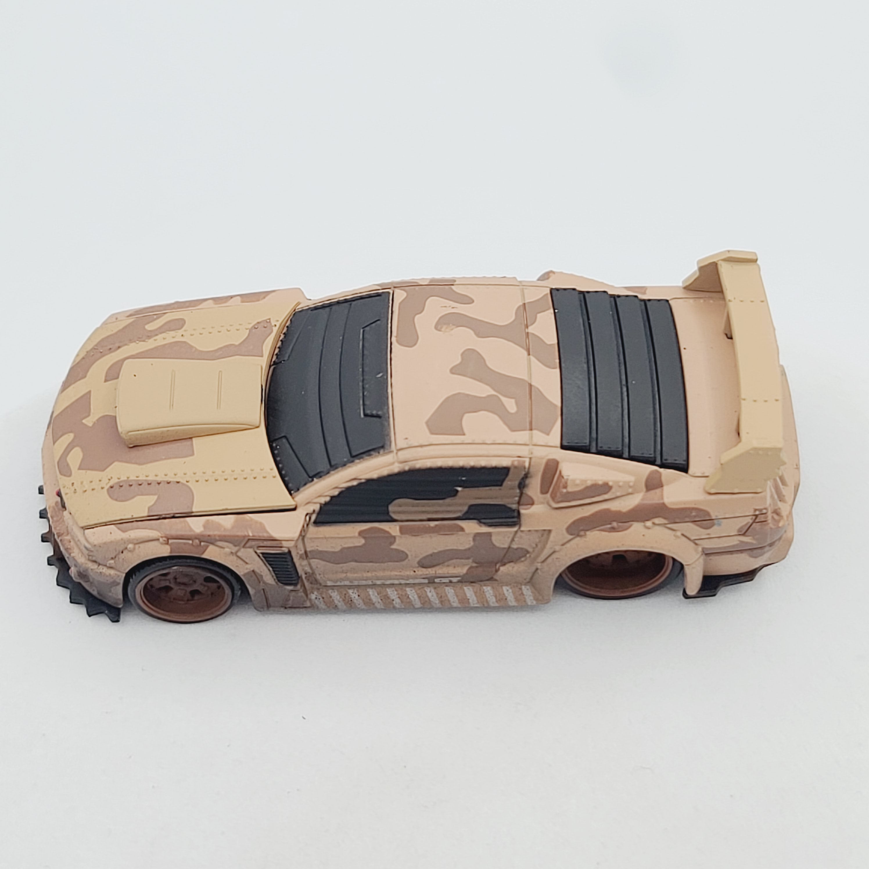Jada Toys '06 Ford Mustang GT - 1:64, Brown Camouflage (2009 Battle Ma