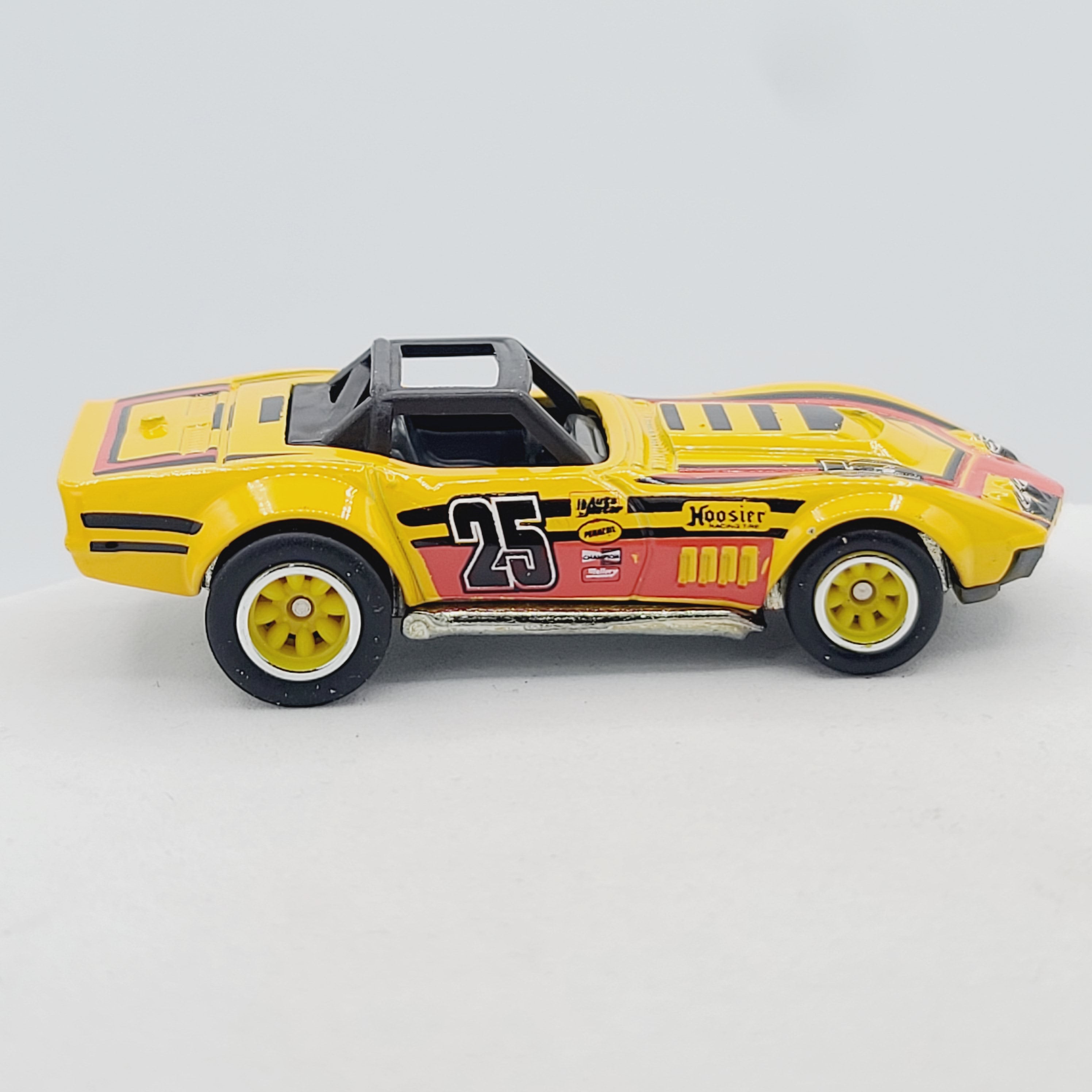 Hot Wheels '69 Chevy Corvette Racer (2016 Car Culture - Redliners)