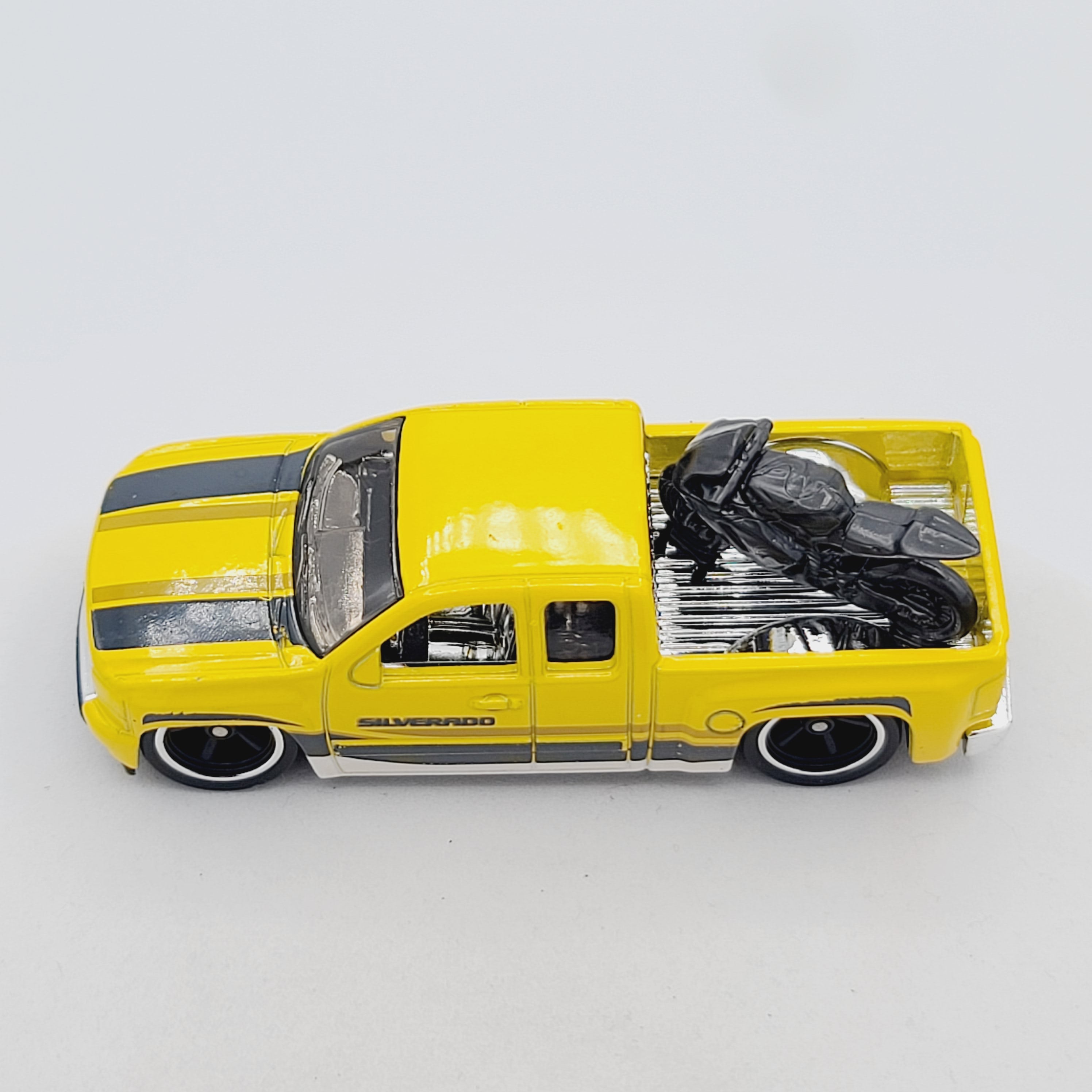 Hot Wheels Chevy Silverado Pickup (2016 Car Culture - Trucks)