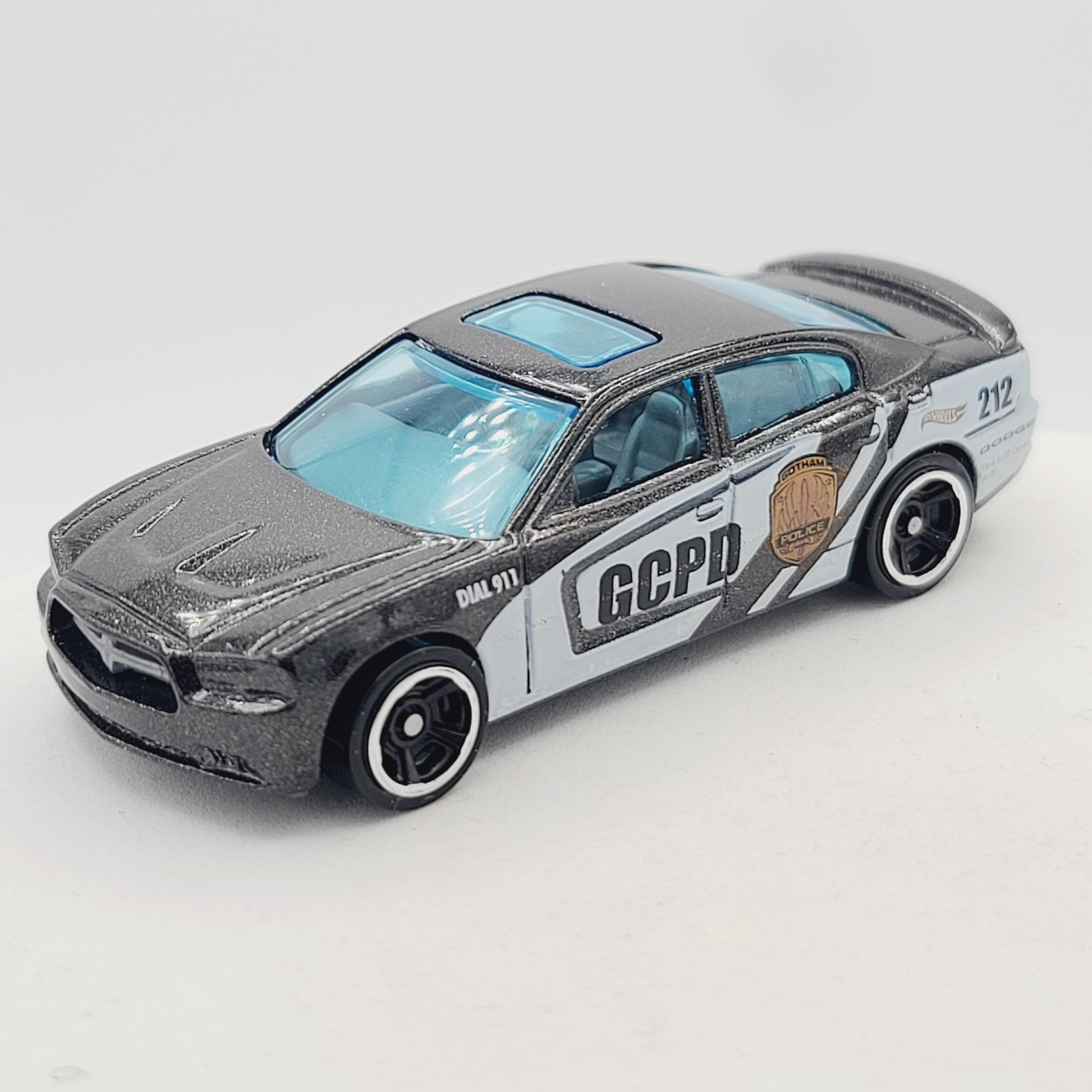 Hot Wheels '11 Dodge Charger R/T "GCPD" Police Car (2019 HW Basic - Ba