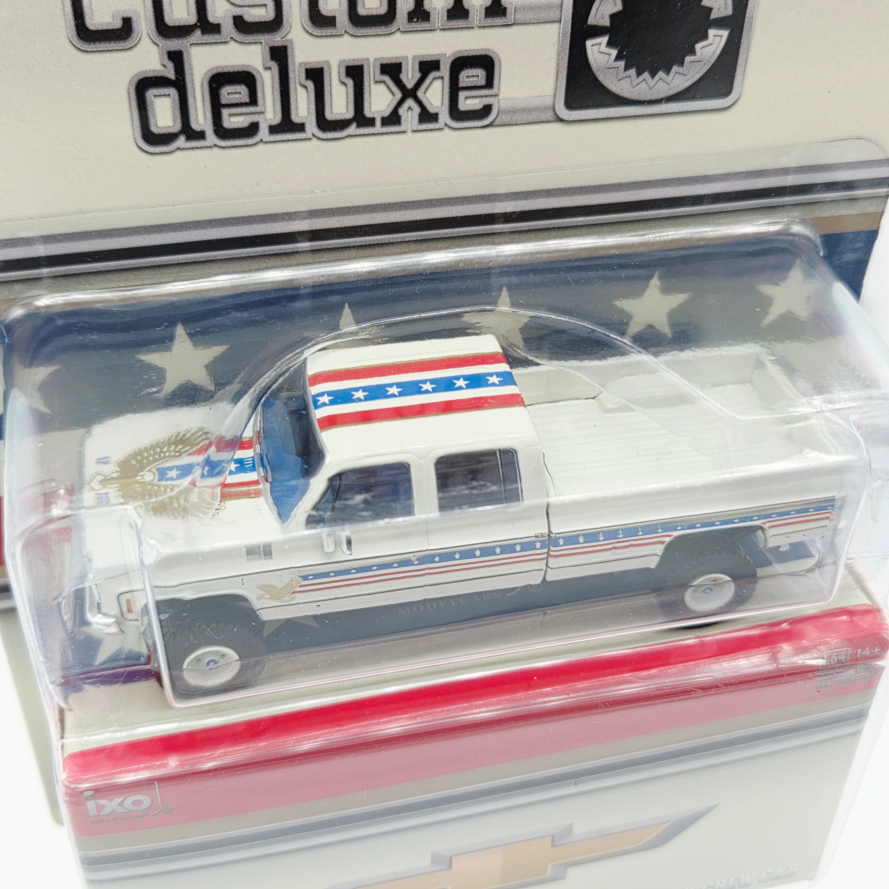 IXO Model Cars '76 Chevrolet Custom Deluxe K30 Fleetwood Crew Cab - 1: